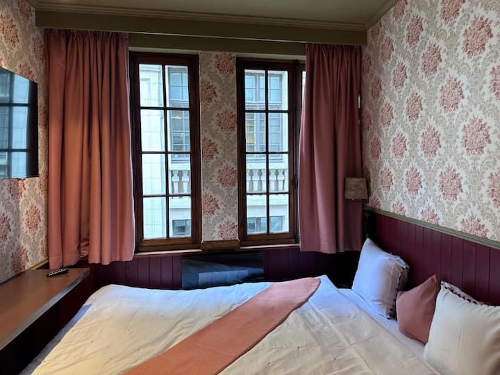 The Place - Tiny Room - Bruxelles