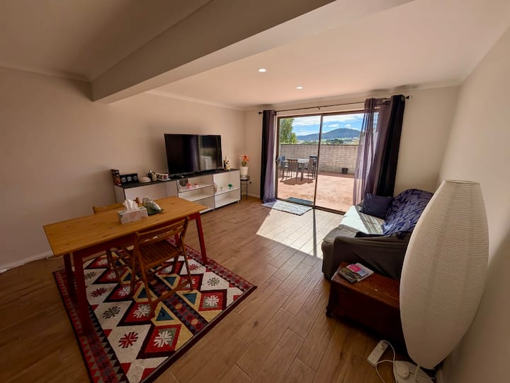 May’s Farmhouse Near The Sea - Hobart