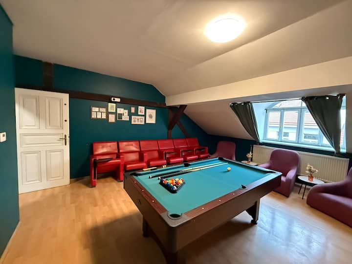 Downtown Spacious 3bd Apt With Billiards&cinema - Prague