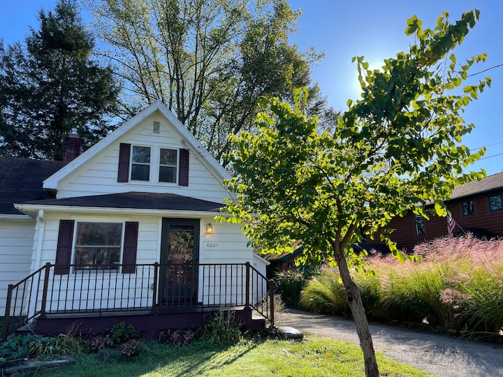 Home In The Village Of Peninsula And National Park - Peninsula, OH