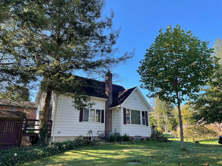 Home In The Village Of Peninsula And National Park - Peninsula, OH