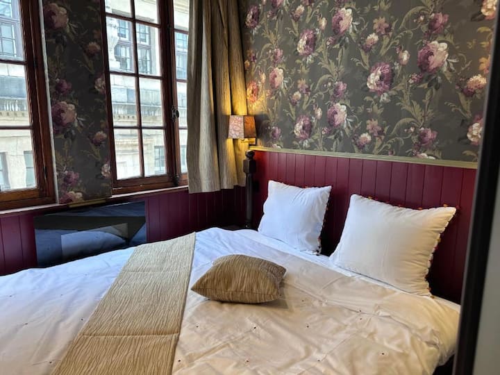 The Place - Tiny Room - Brussels