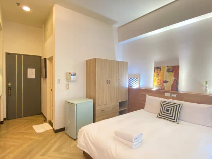 Simple Stay For 2|there Is A Window|mrt Ximen|8116 - China