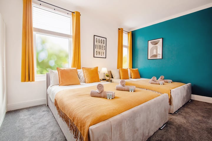 Blue Lagoon Retreat Escape: Free Parking 14ppl - Sheffield, UK
