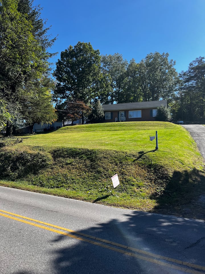 Private Suite At The House On The Hill - Roanoke, VA