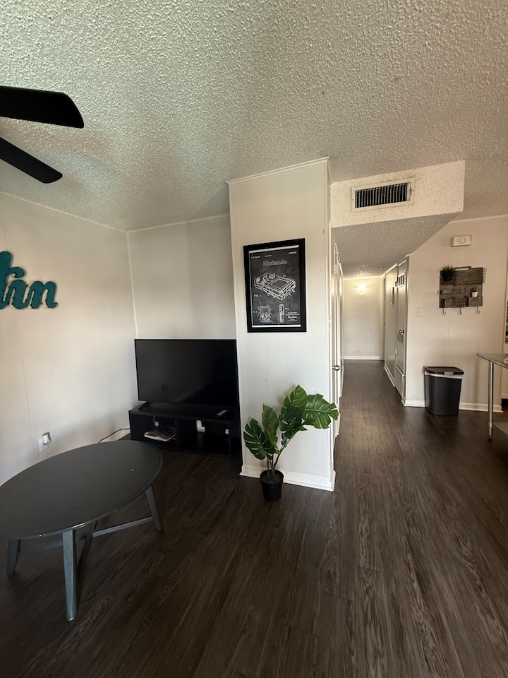 Easy Going 2x1 Apt. By Moody! - Brentwood - Austin