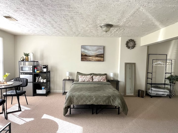 Private Basement Suite W/ Parking & Kitchenette - Occoquan Historic District, VA