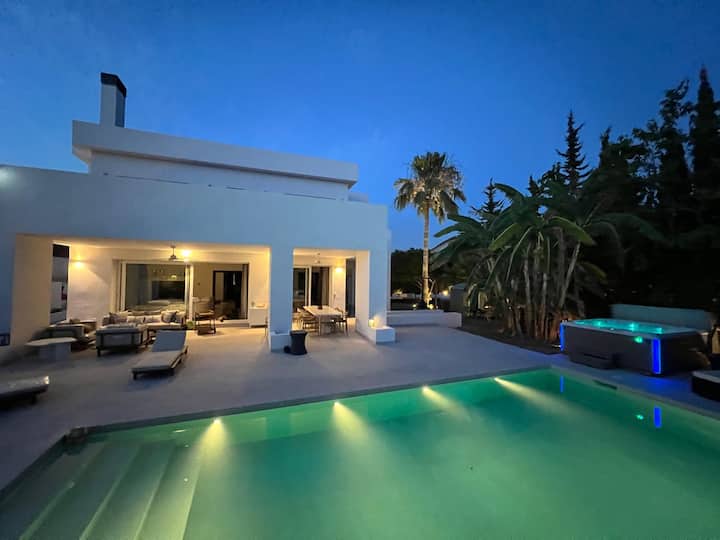 Wonderful 5br Villa With Prvt Pool&jacuzzi - Marbella