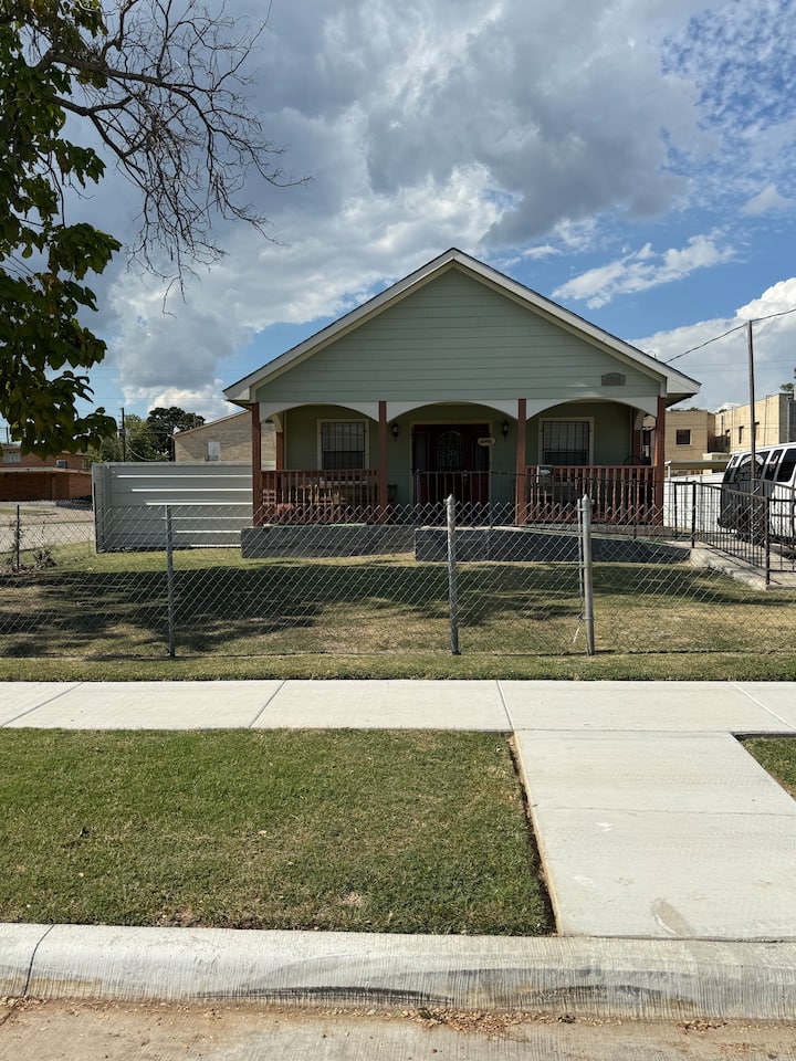 Corner Of Sunny Side - Dallas, TX