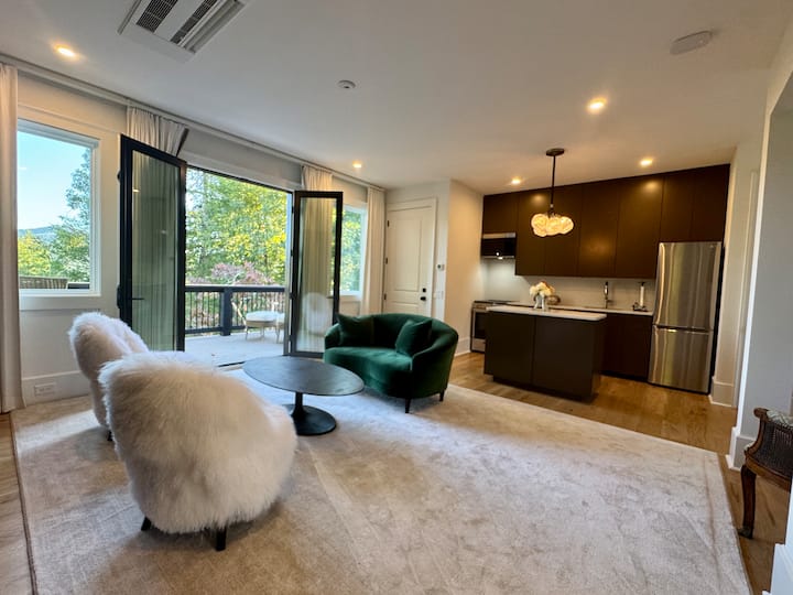 Luxury Mountain Retreat With Scenic Balcony Views - Cashiers, NC