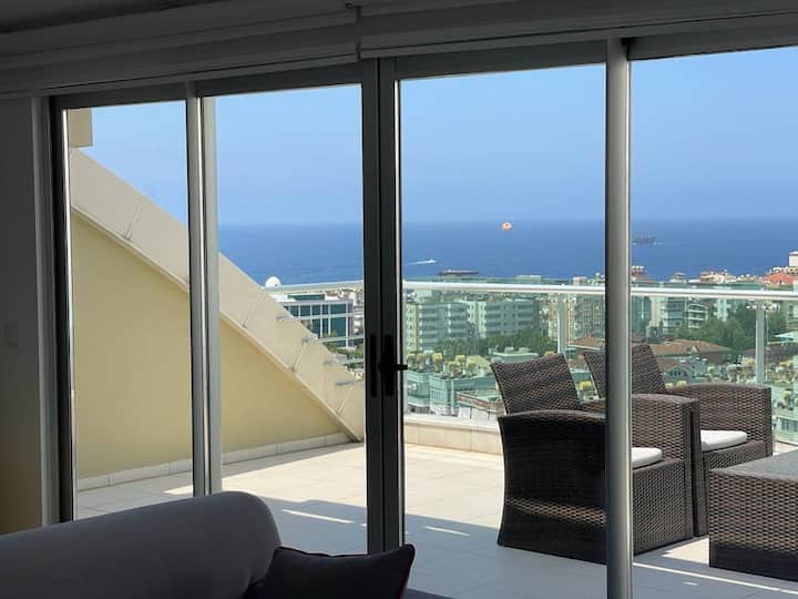Spacious 3+1 Penthouse With Panoramic Views - Alanya