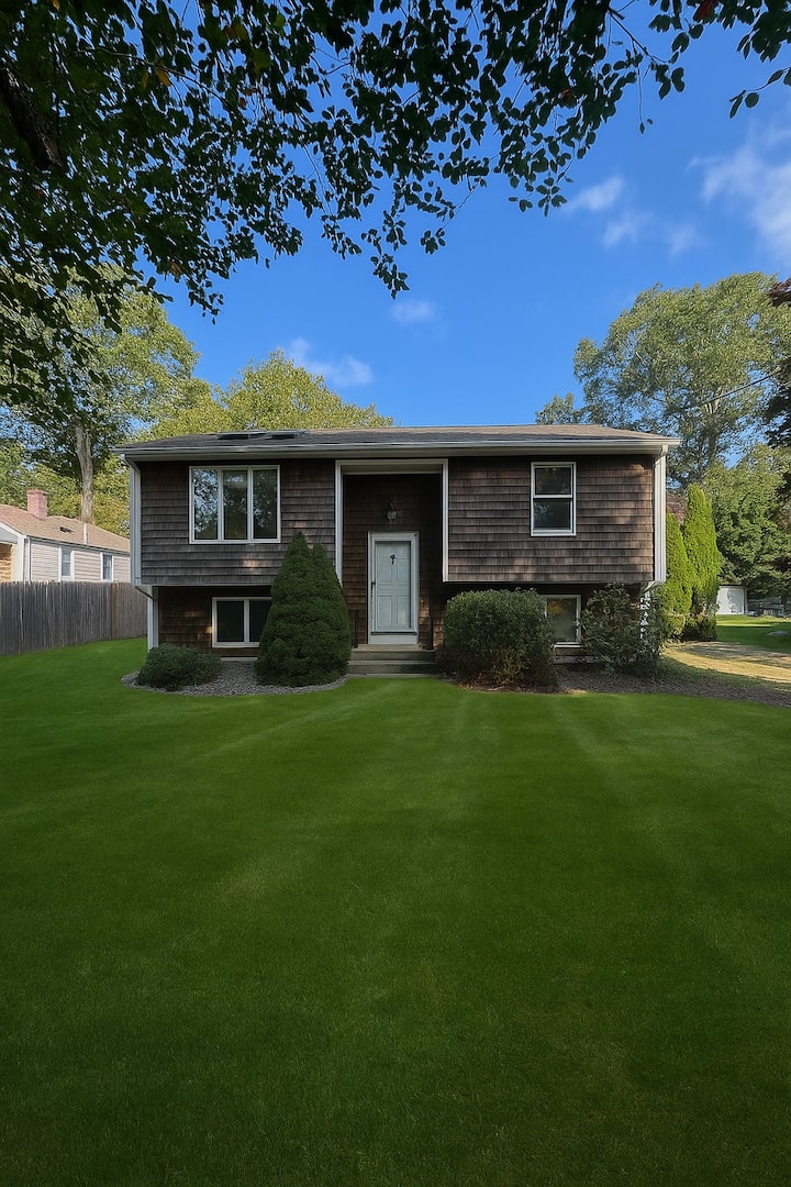 Coastal Getaway W/ Private Beach - Narragansett, RI