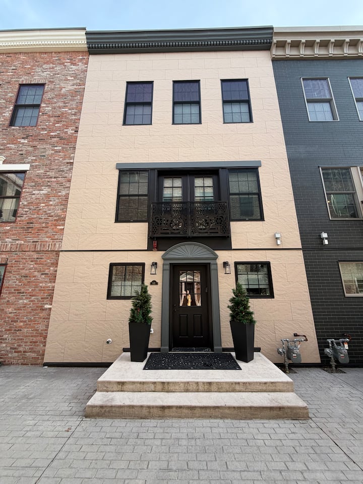 3 Bedroom Townhome In Historic Lace Village - Scranton, PA