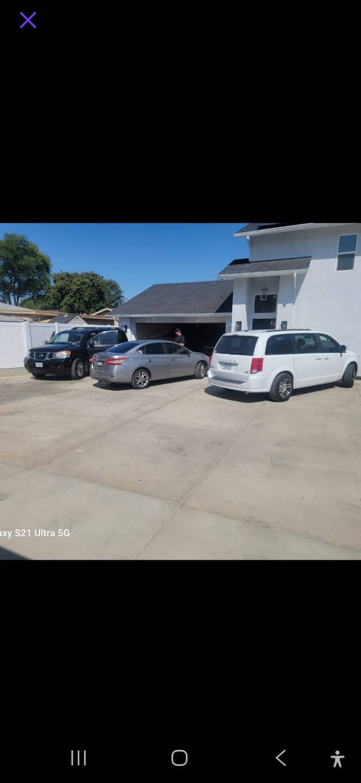 4br With Pool, Driveway, No Garage Access Today - San Diego, CA