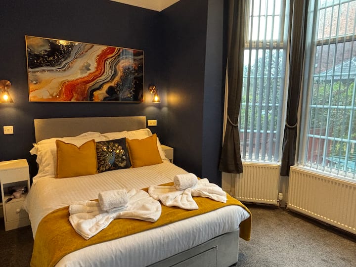 Entire Flat | Near Beach & Town | Wi-fi | Parking - Southport