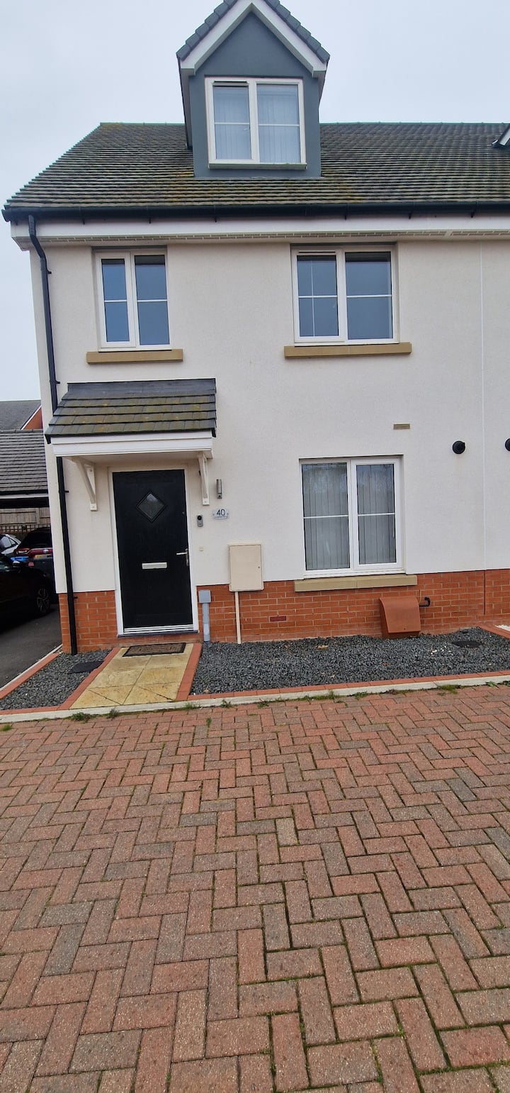 Solid Mirror Home - Milton Keynes