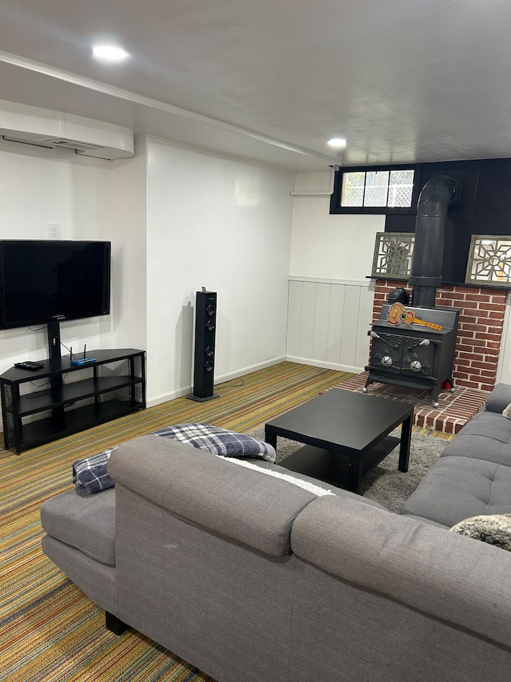 Basement Apartment With Private Entrance - Riverdale, UT