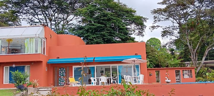 Casa De Campo Rodeada De Hermoso Jardín - Fusagasugá