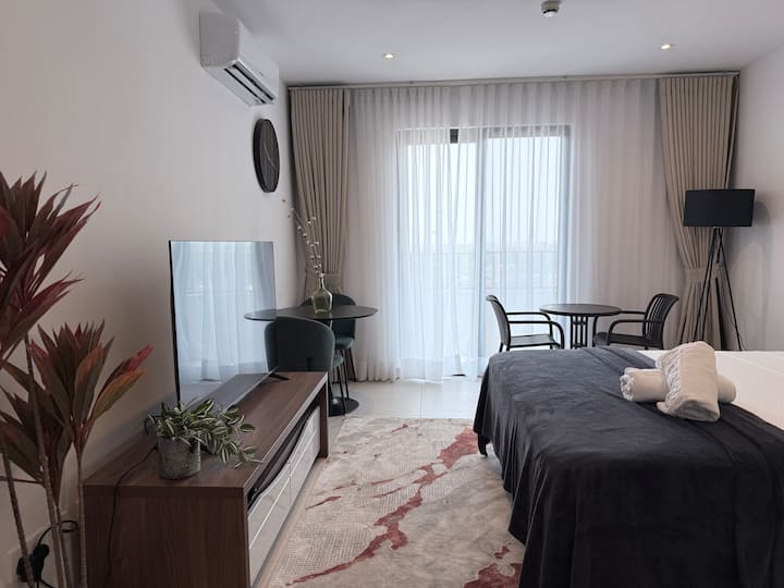 Serene One - Lux Studio -The Bantree Accra Airport - Accra