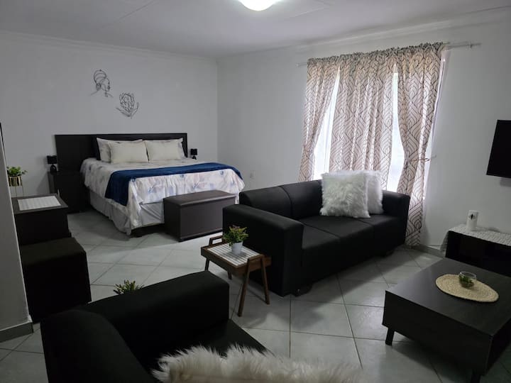 Modern Open Plan Unit. - Pretoria