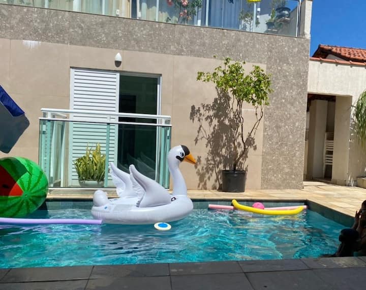 Casa Com Piscina Em Itaipu - Niterói