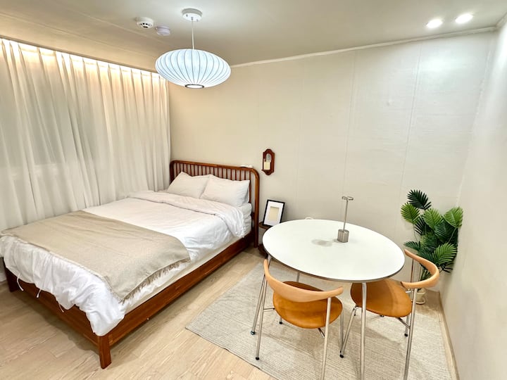 [New] Line6 이태원역 도보 3분/단독사용/1층/강남/잠실/동대문/명동/짐보관/합법 - Seoul