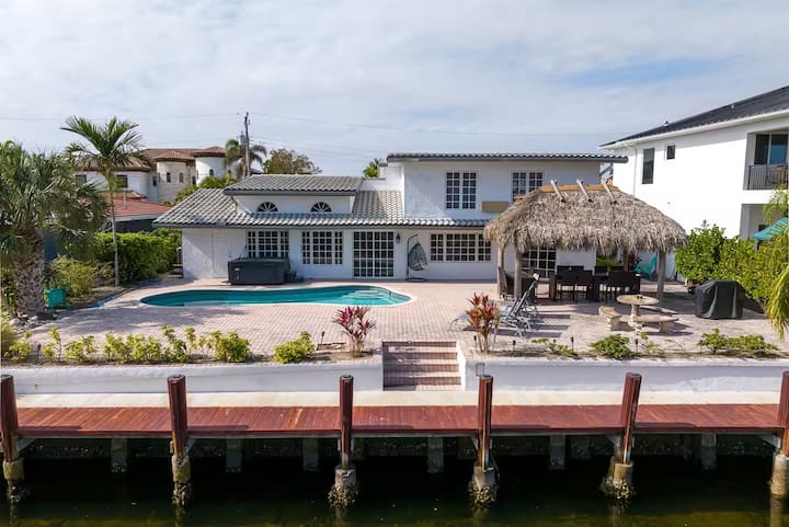 Tiki Villa | Private Oasis, Pool, Dock, Bbq & Hut - Pompano Beach, FL