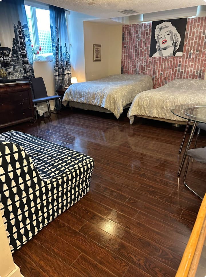 Studio In Downtown W/parking - Toronto