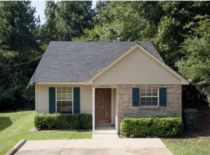Welcome To Our Peach Escape! 3bed/2bath Sleeps 6 - Ruston, LA