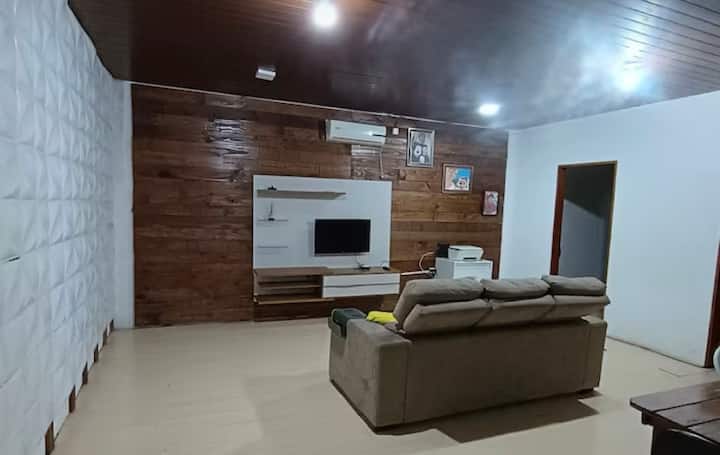 Casa Com Possibilidade De Até 12 Pessoas - Pindamonhangaba