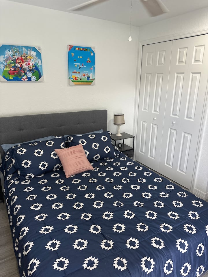 New 1 Bedroom Suite With Full Kitchen, Bathroom #1 - 溫德米爾