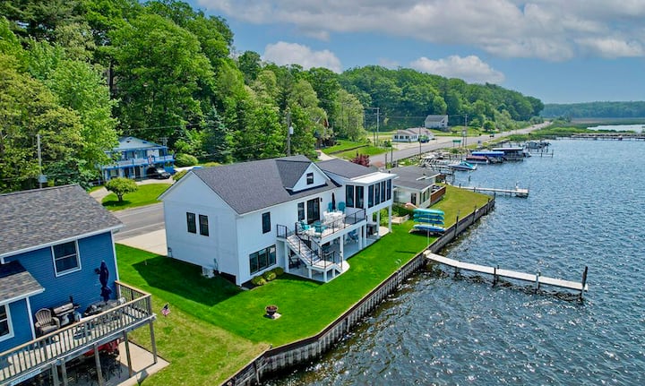The Pentwater Porch - Pentwater, MI