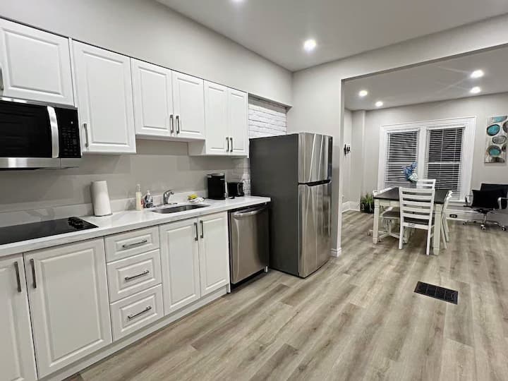 Elegance Townhouse - Niagara Falls