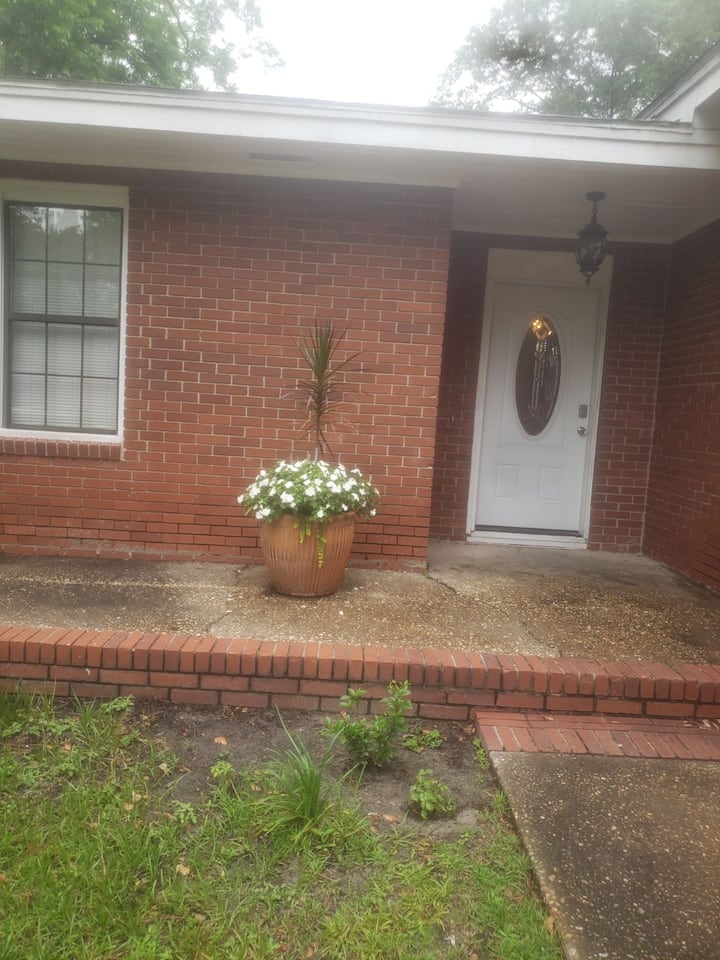 Hudson Suites - Valdosta, GA