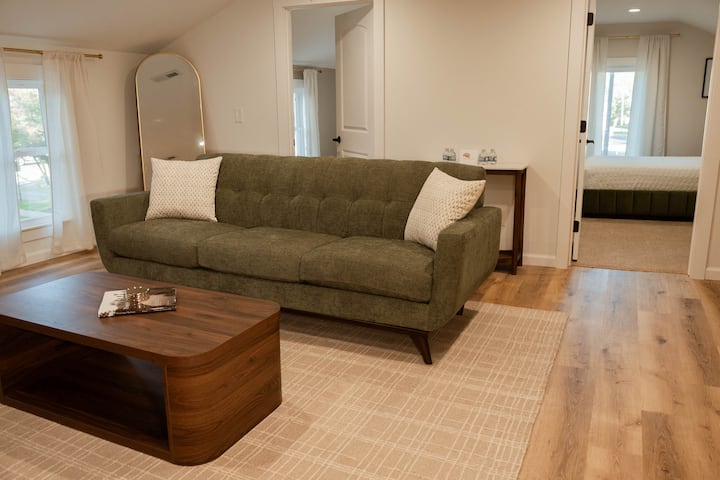 Relaxing Downtown Suite At Historic Boutique Hotel - Mount Pleasant, MI