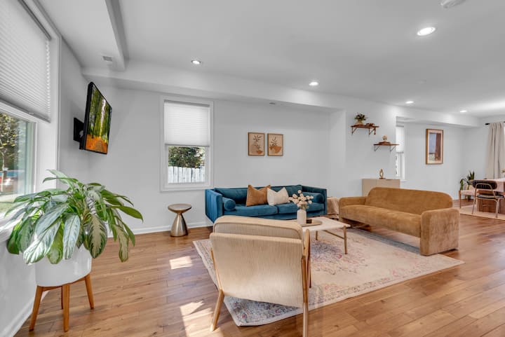Spacious 3br Modern Dc Home Near 3 Metro Stations - Washington, D.C.
