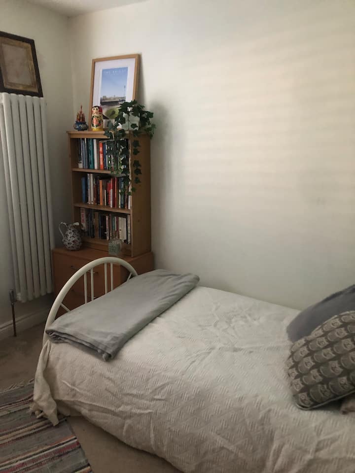 Sweet Comfy Room In A Family Home. - Chichester