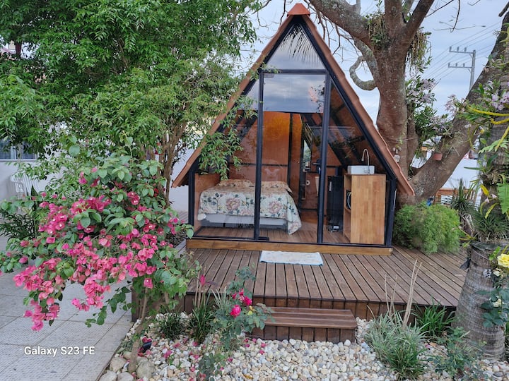 Chalé Para 2 Pessoas. Arborizada, Familiar. - Bombinhas