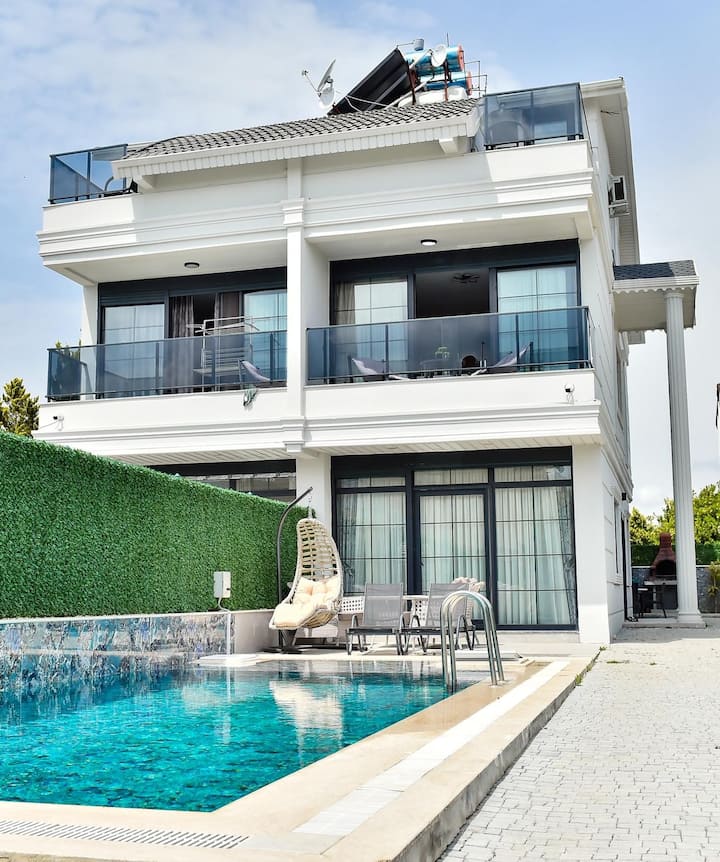 Villamız Havalimanına Yakın Ve Denize Yakın Yerde - Belek