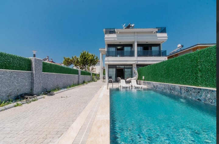 Villamız Havalimanına Yakın Ve Denize Yakın Yerde - Belek