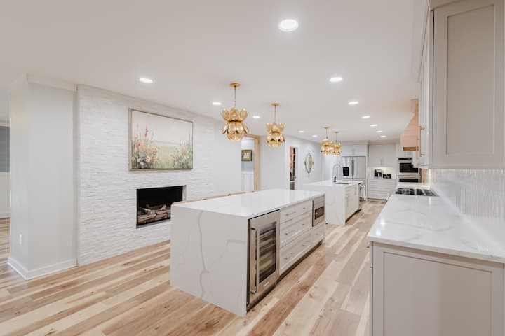 Ashley Manor: Luxe 15,000 Sq Ft Estate - Fort Boonesborough State Park, Richmond