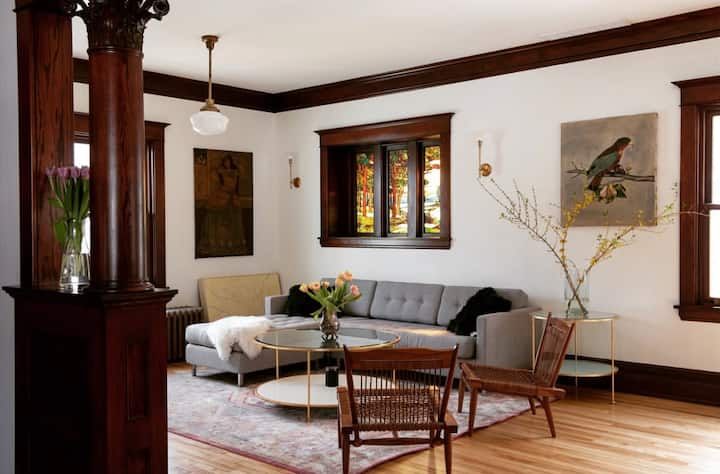 Hidden Gem Near Lake, Cozy, Chic, Renovated. - Minneapolis, MN