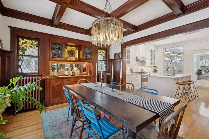 Hidden Gem Near Lake, Cozy, Chic, Renovated. - Minneapolis, MN