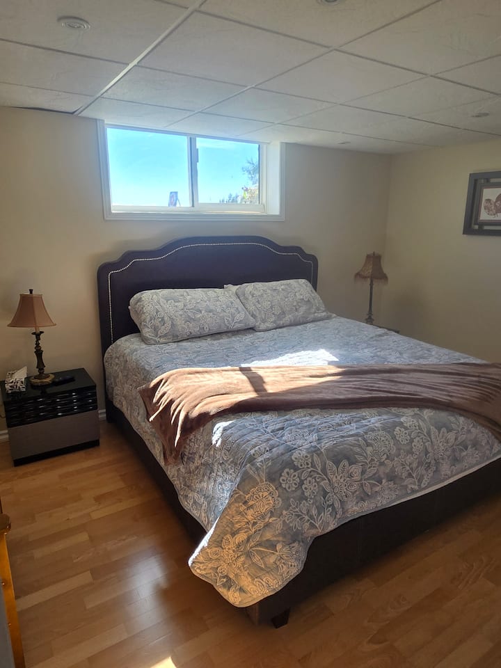 Second Chance Stays- King-size Bed Private Room - Gran Sudbury