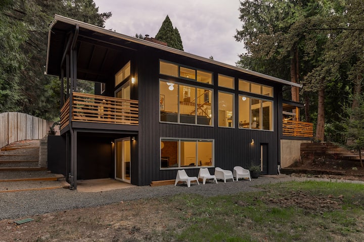Modern Luxury Home In The Trees - Beaverton, OR