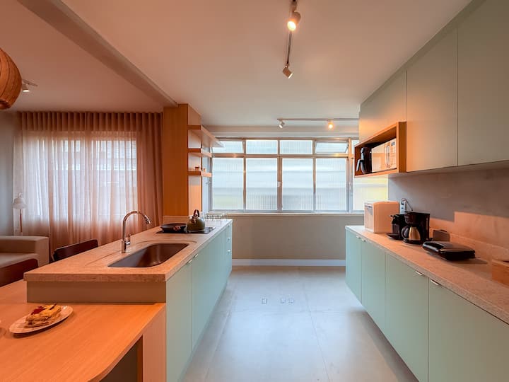 Próx. à Encol 4 Adultos C/ Vaga, Cozinha Equipada - Porto Alegre