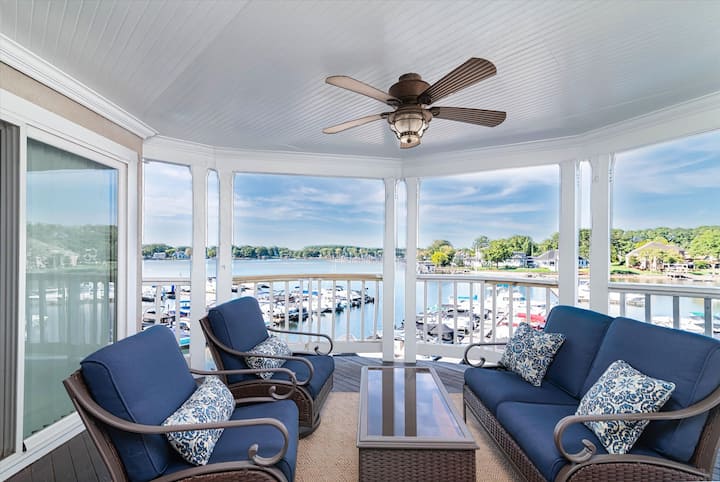 Lakefront Condo + Pool & Tennis | Prime Location! - Davidson, NC