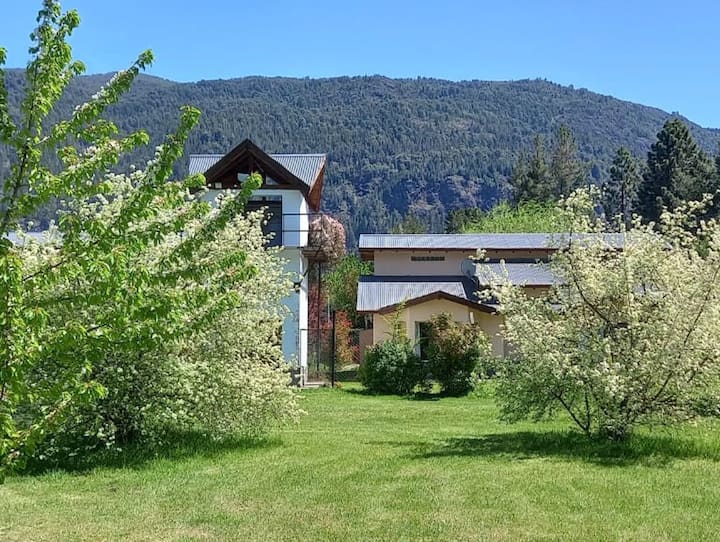 Dos Cabañas Cálidas En Medio De La Naturaleza - El Bolsón