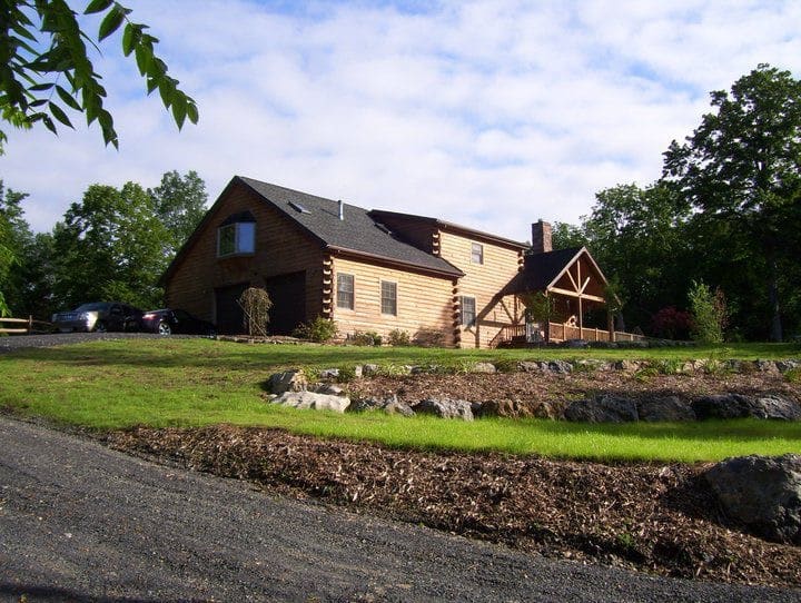 Spacious Apartment In Custom Built Log Home - Germantown, NY