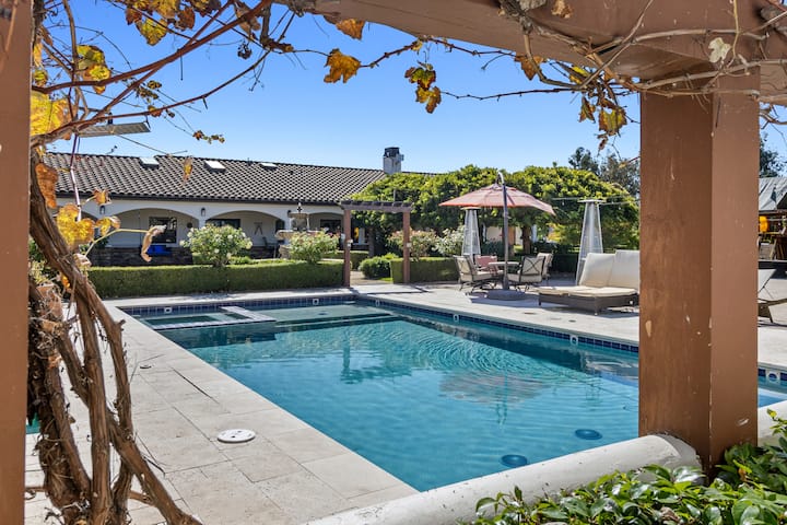 The Vine Estate
Spanish Hacienda Pool Hot Tub - Hollister, CA